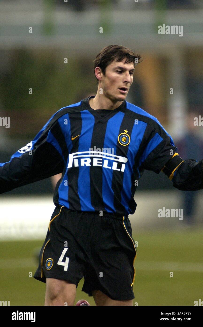 Zanetti inter 2002 hi-res stock photography and images - Alamy