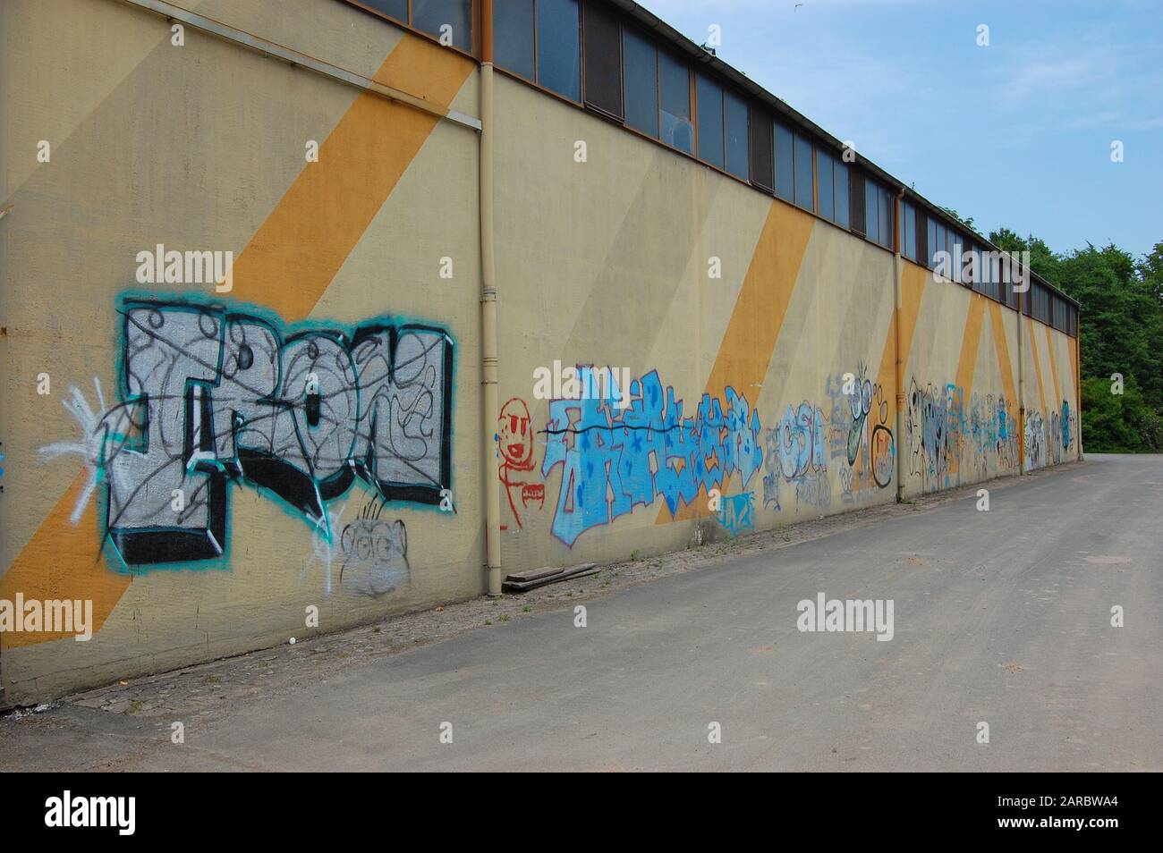 Graffiti on building Stock Photo - Alamy
