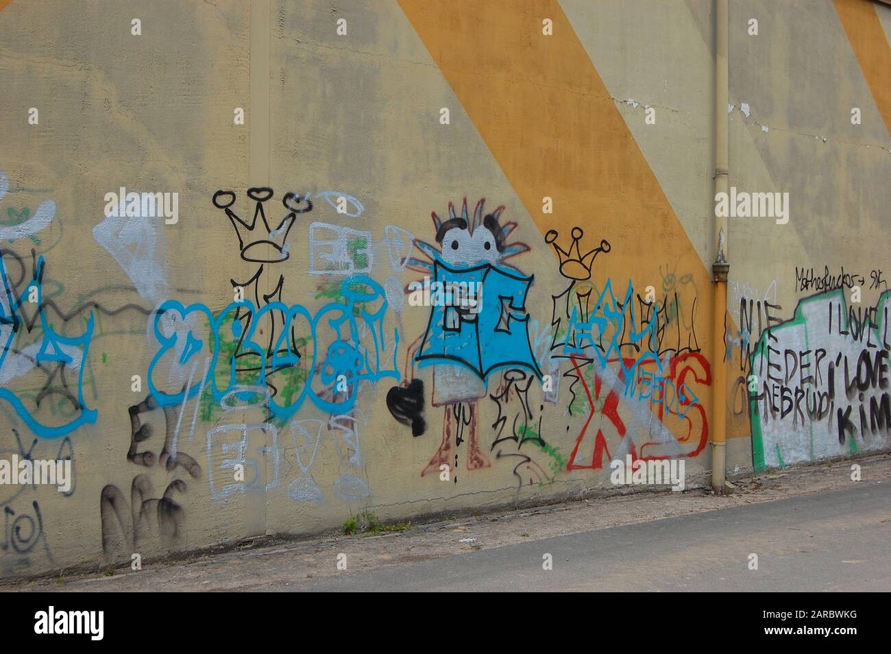 Graffiti on building Stock Photo - Alamy