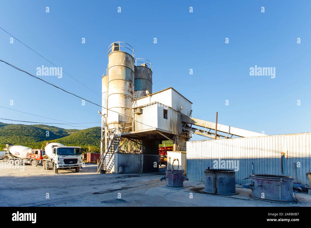 Concrete mortar unit hi-res stock photography and images - Alamy