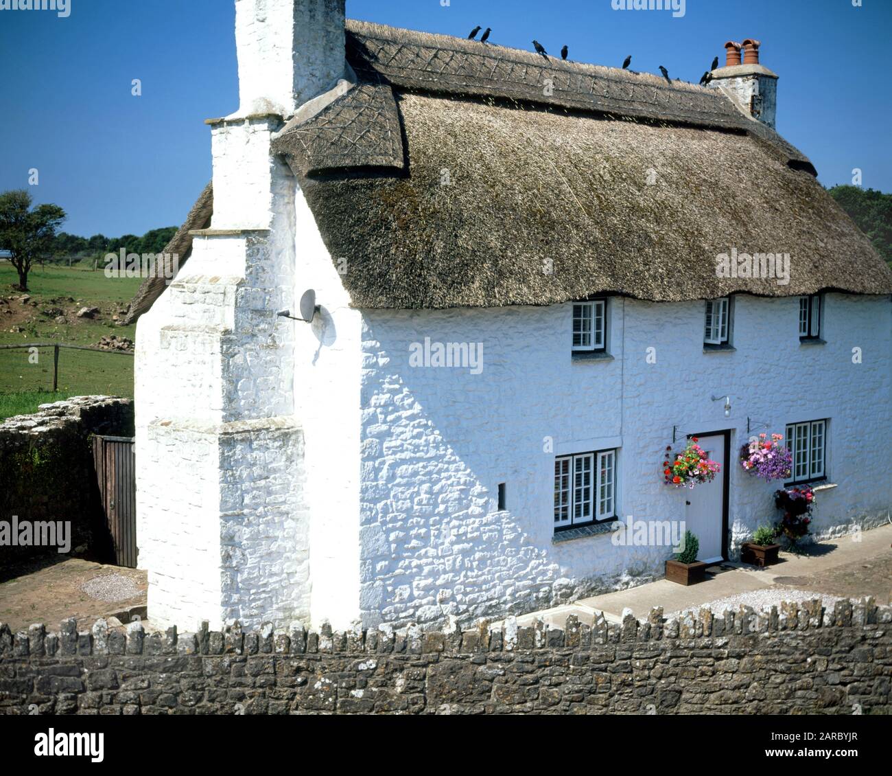 Cute Thatched Cottage High Resolution Stock Photography and Images - Alamy