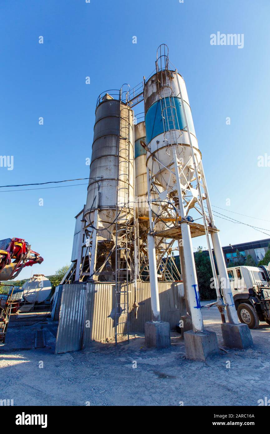 Concrete mortar unit hi-res stock photography and images - Alamy