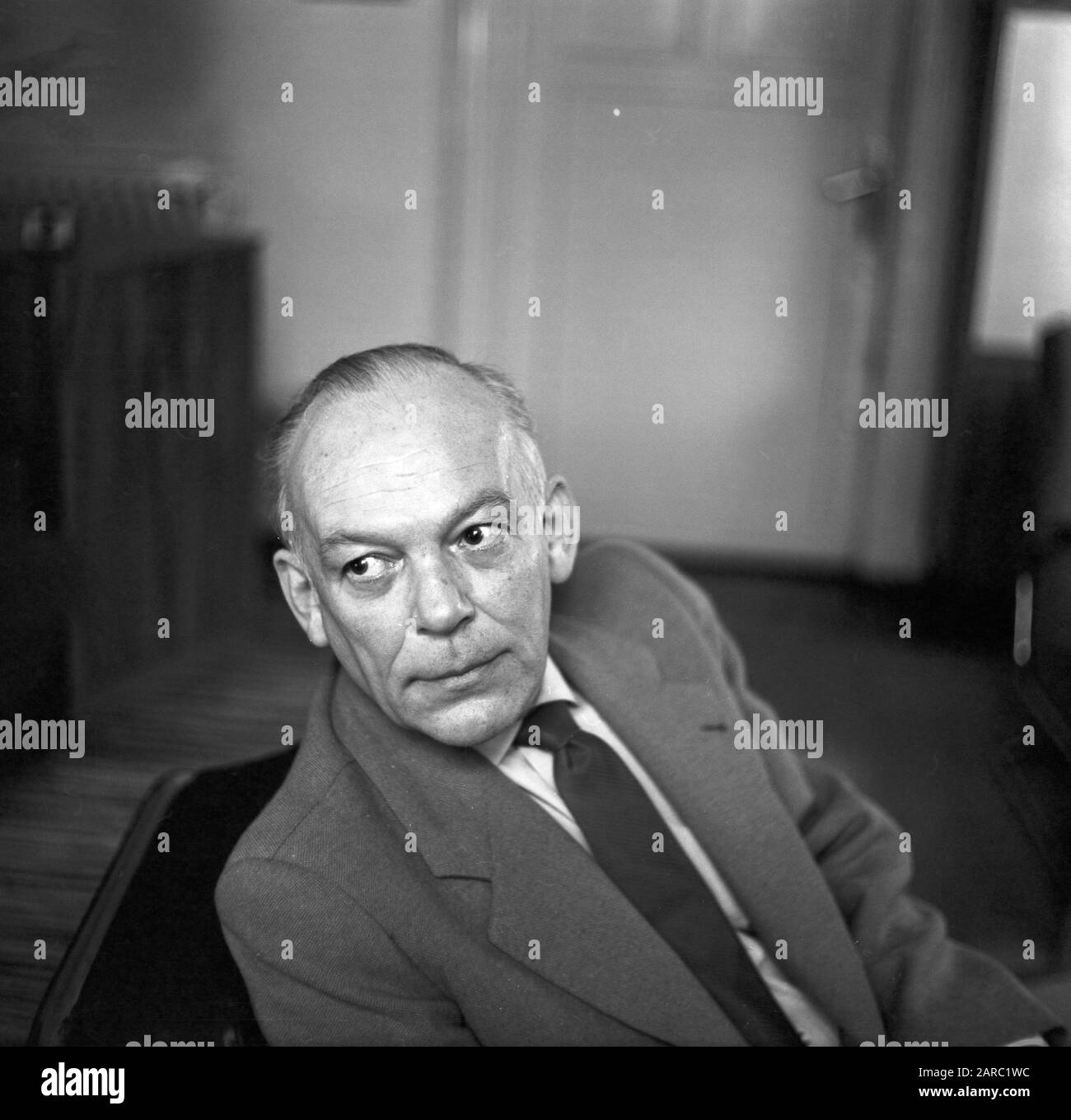 Porträt eines älteren Herrn, Deutschland 1950er Jahre. Portrait of an ...