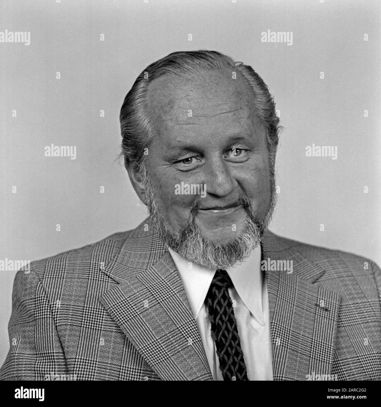 Beard portrait pose singer Black and White Stock Photos & Images - Alamy