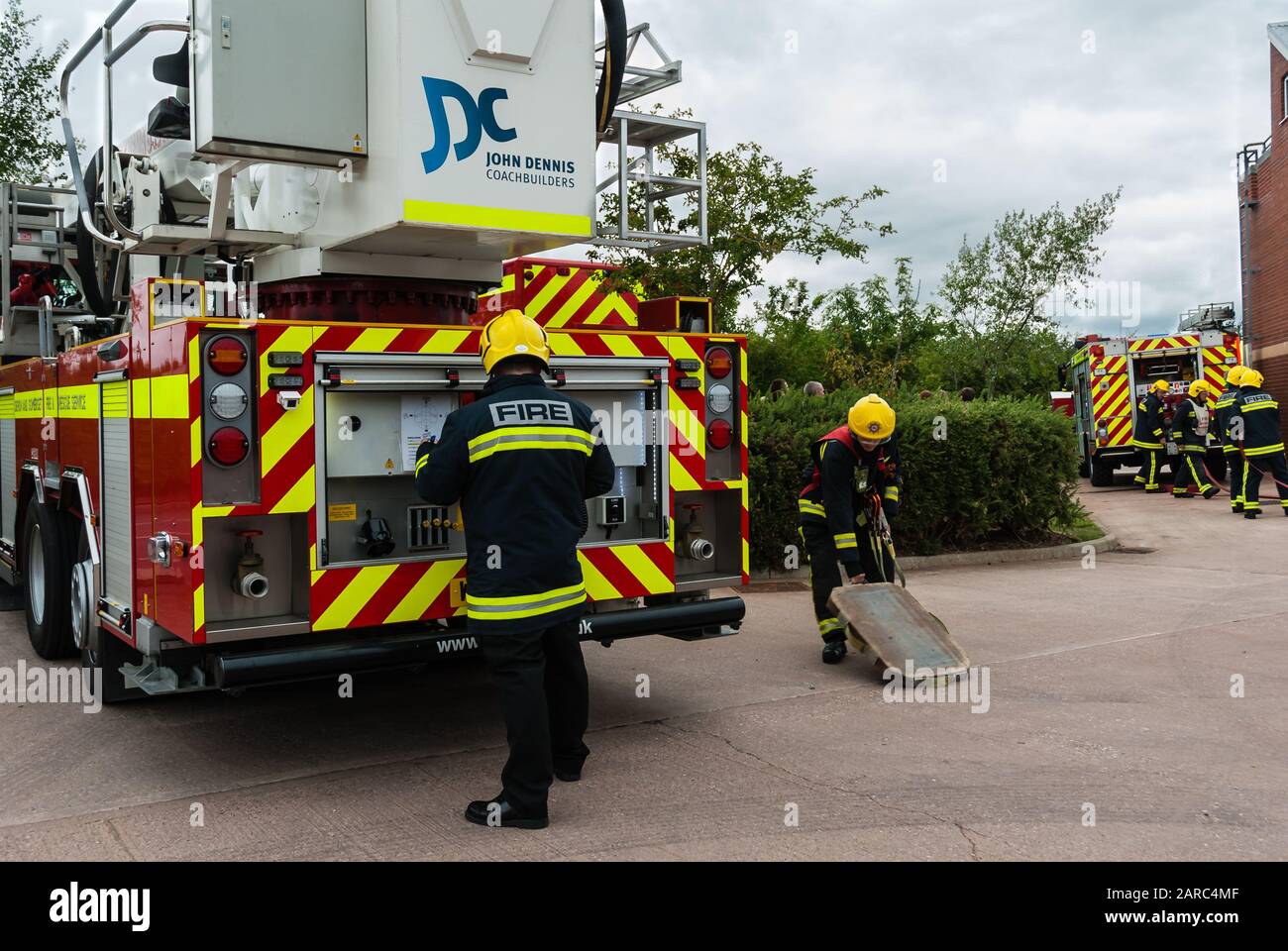 Fire engine crane uk hi-res stock photography and images - Alamy