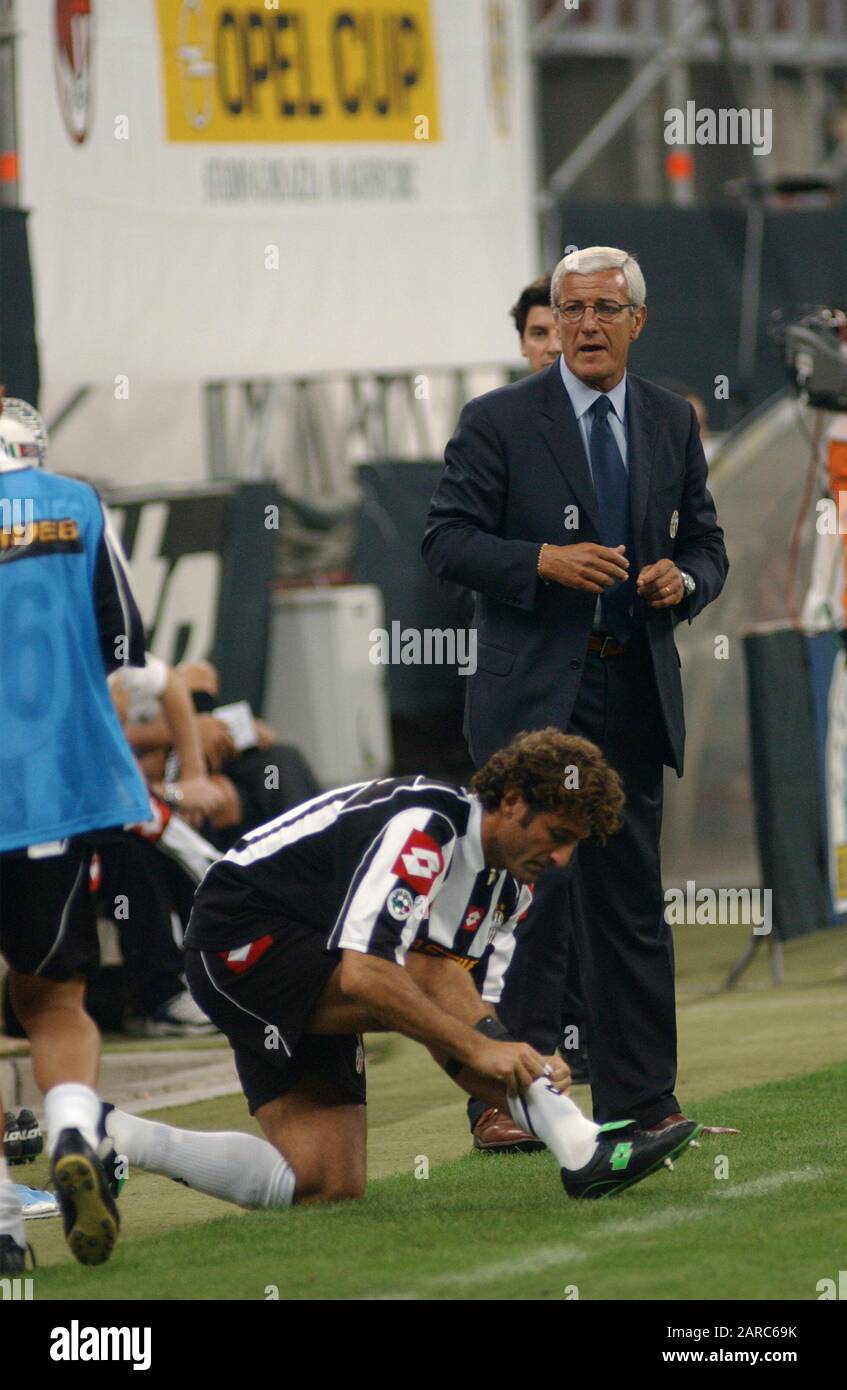 Juventus coach marcello lippi during the game hi-res stock photography ...