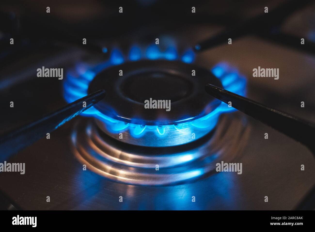 Burning blue flame hi-res stock photography and images - Alamy