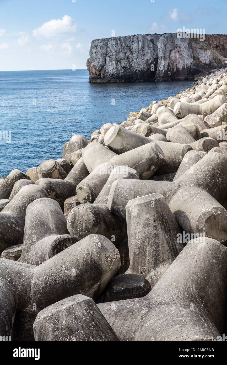 Concrete blocks hi-res stock photography and images - Alamy