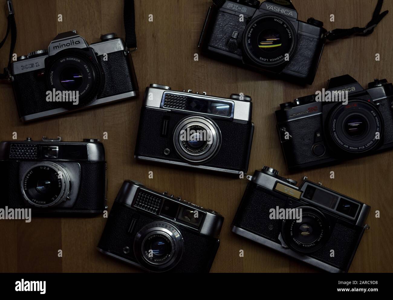Film cameras hi-res stock photography and images - Alamy