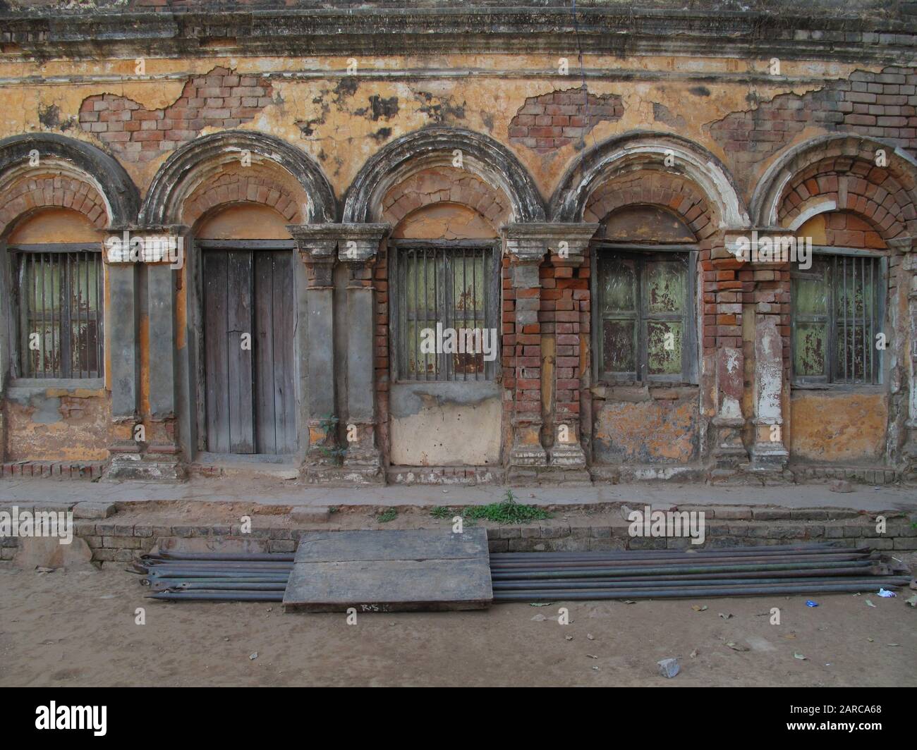 Old building with broken walls and rusted windows Stock Photo - Alamy