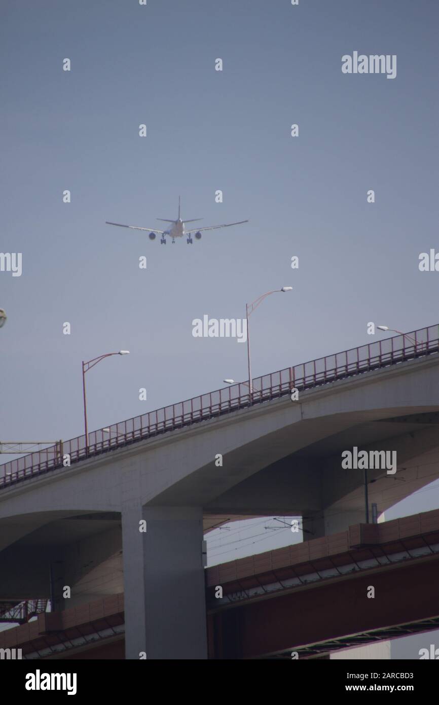 Aerial shot commercial airplane landing hi-res stock photography and ...