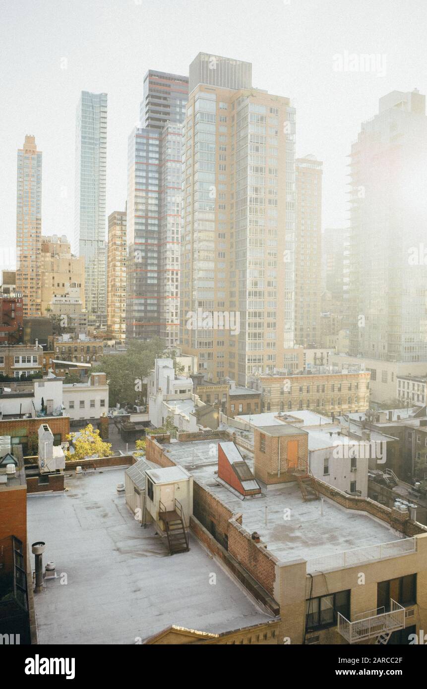 Tall buildings in the rain hi-res stock photography and images - Alamy