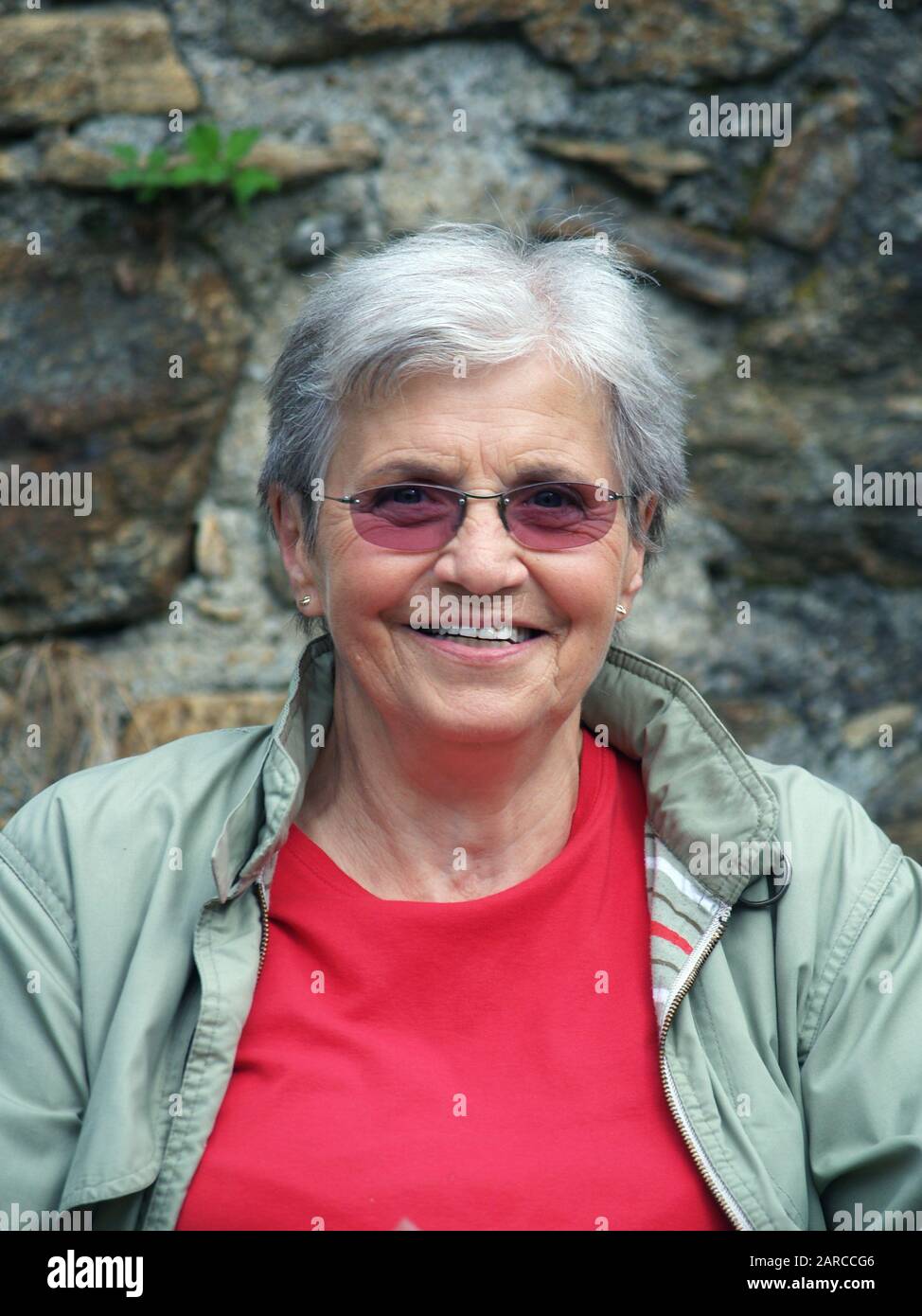 Active old modern woman with glasses Stock Photo - Alamy