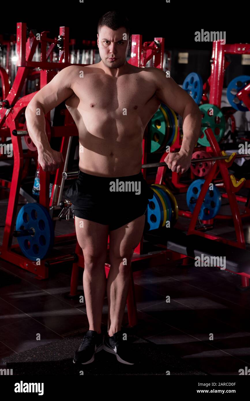 Fitness model Man posing in the gym. Handsome man with big muscles ...