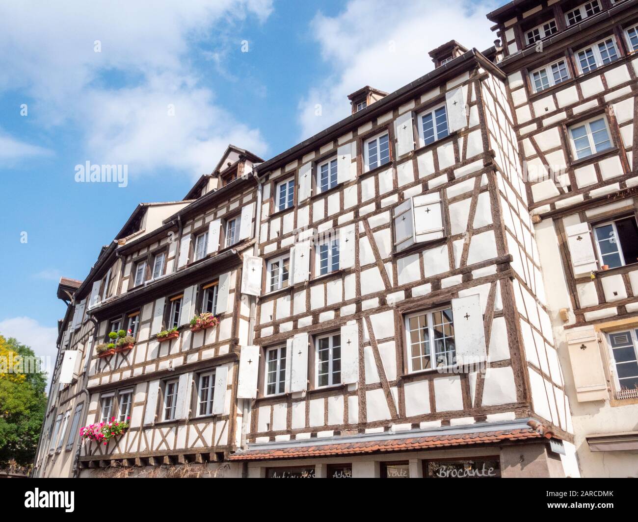 Medieval timber buildings hi-res stock photography and images - Alamy
