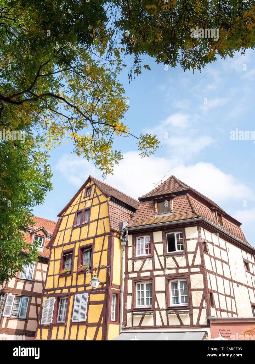 Pretty half timbered medieval hi-res stock photography and images - Alamy