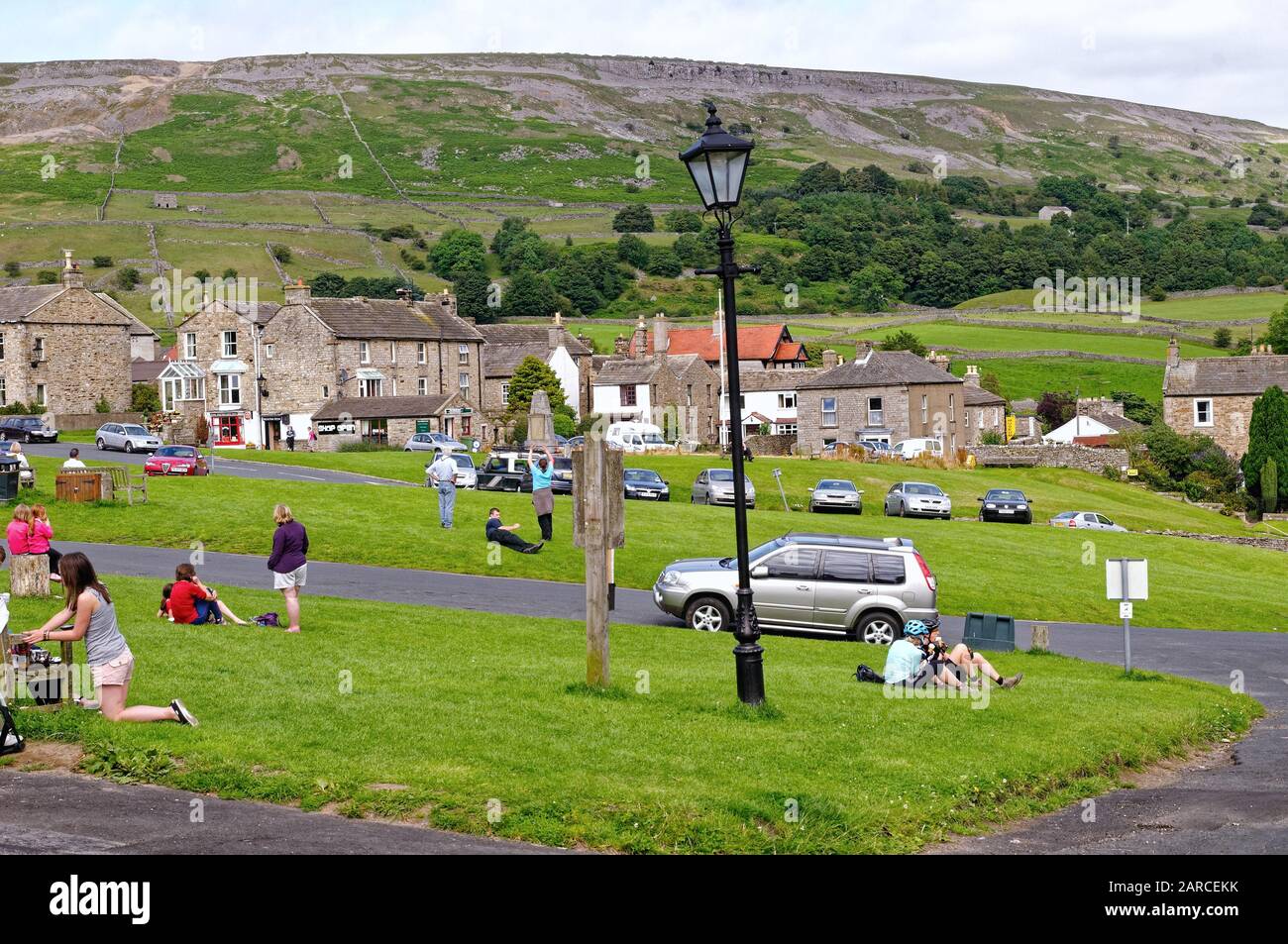 Crowded village hi-res stock photography and images - Alamy