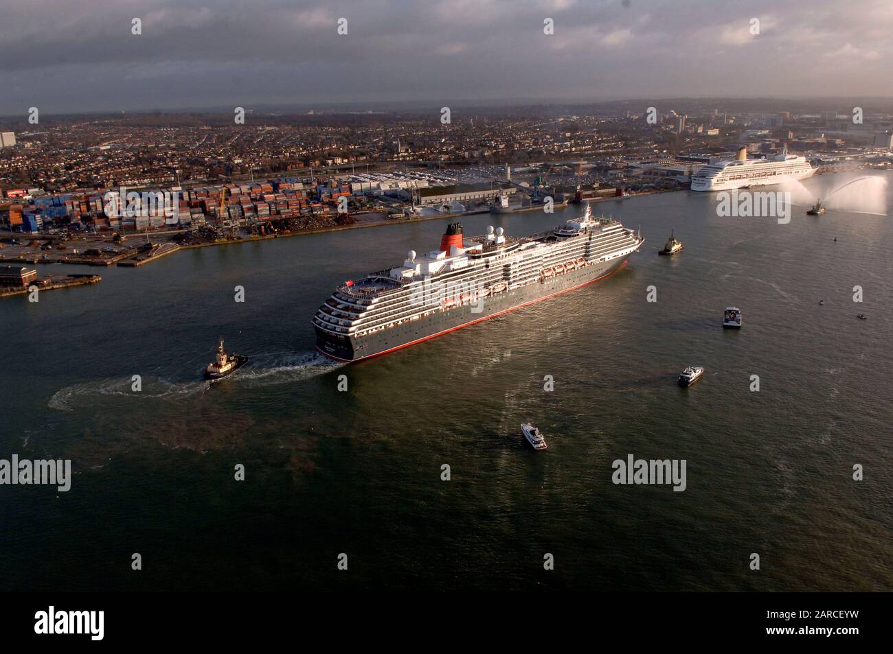 Cunard cruise liner in solent hi-res stock photography and images - Alamy