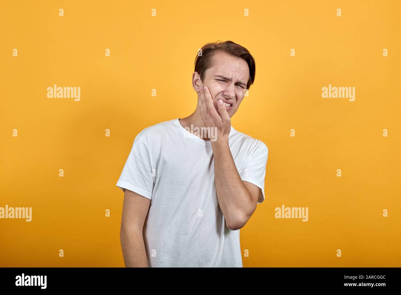 Man wincing pain hi-res stock photography and images - Alamy