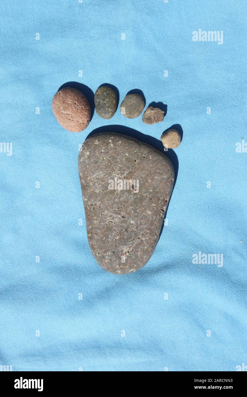Foot drawing of stones hi-res stock photography and images - Alamy