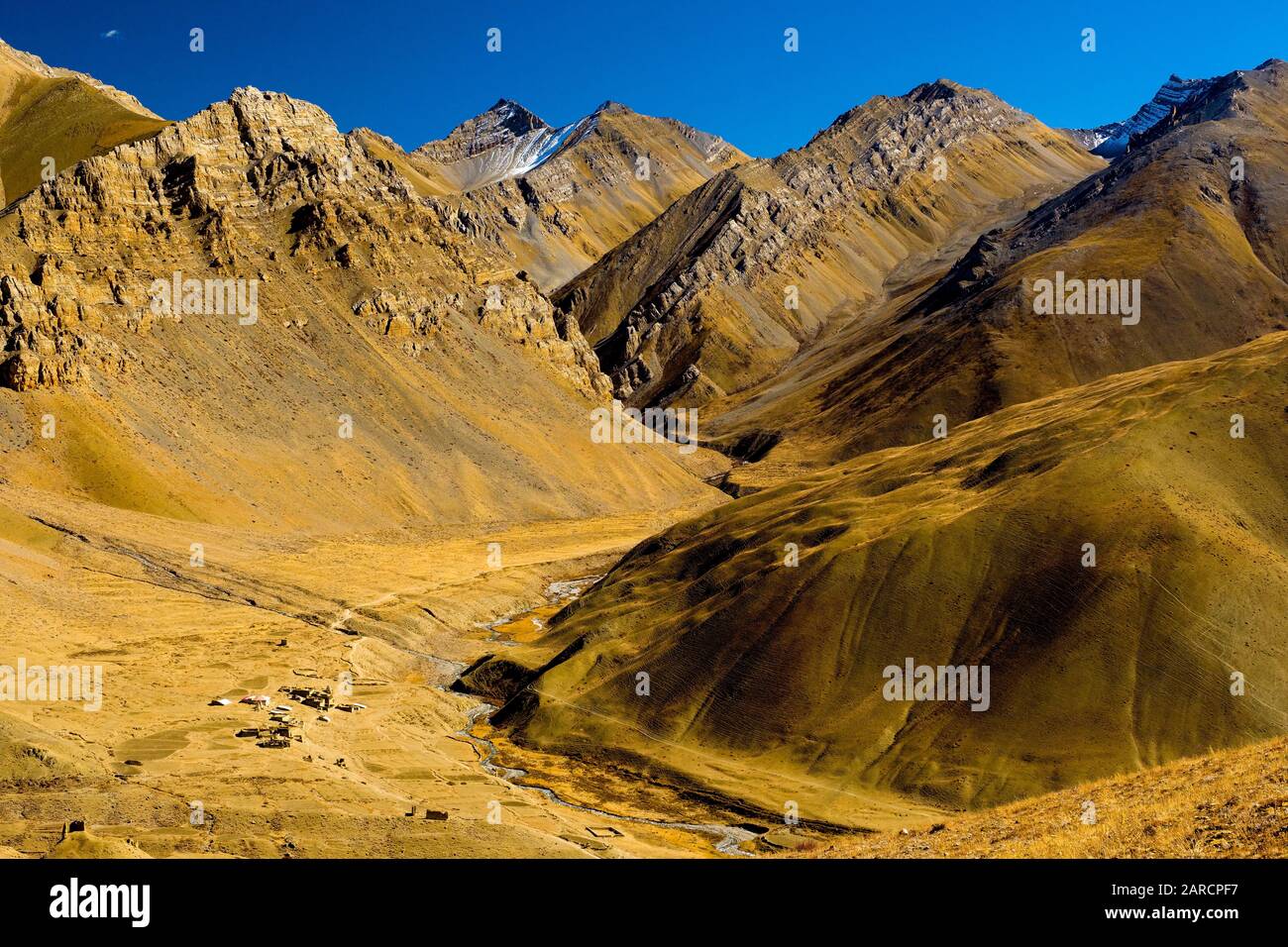 Arid mountain scenery on the Lower Dolpo trek in the Nepalese Himalayas ...