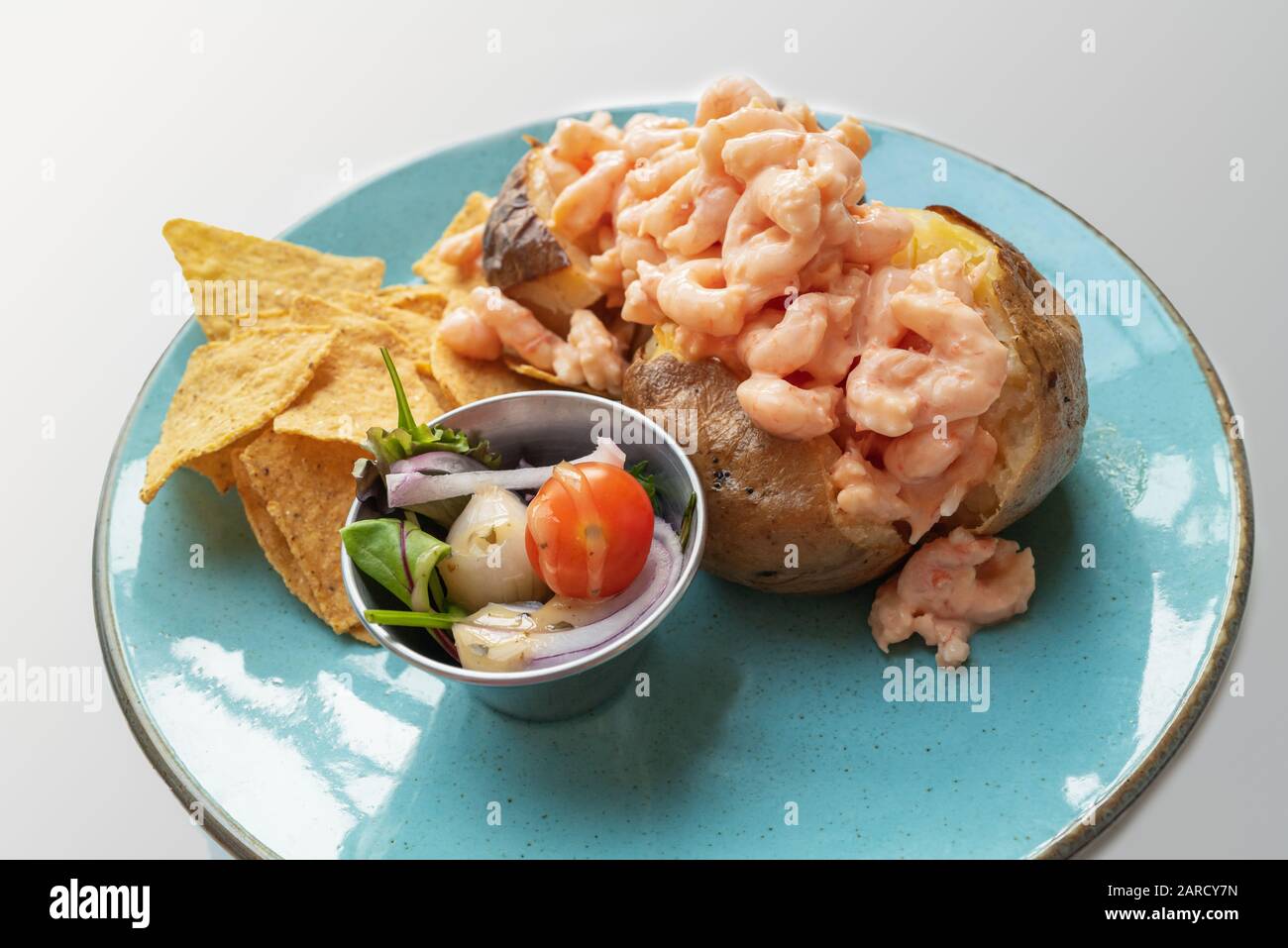 Jacket potato prawns hi-res stock photography and images - Alamy