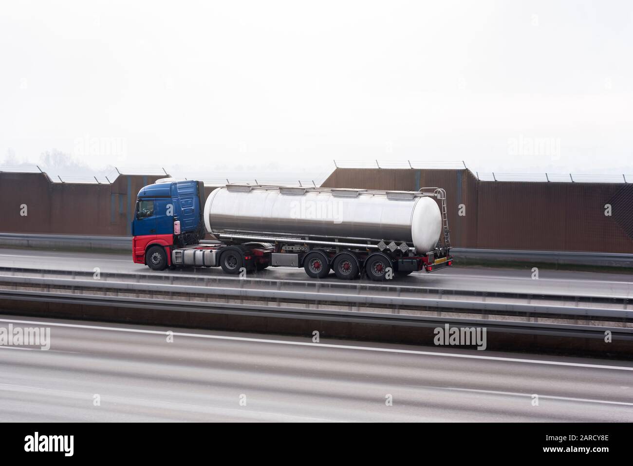 Fast tank hi-res stock photography and images - Alamy