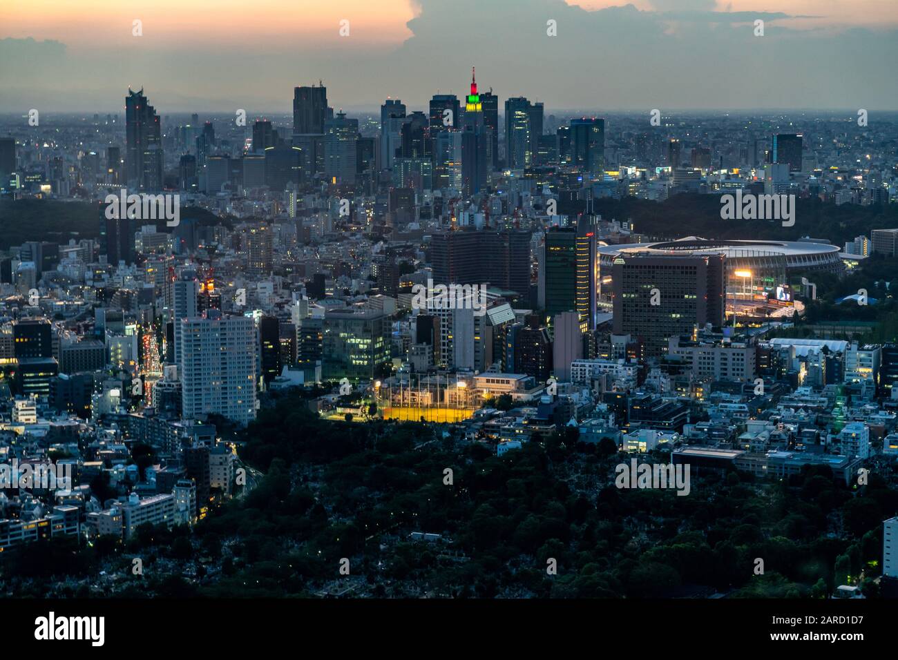 Tokyo skyline and skyscrapers at sunset viewed from Mori Tower ...