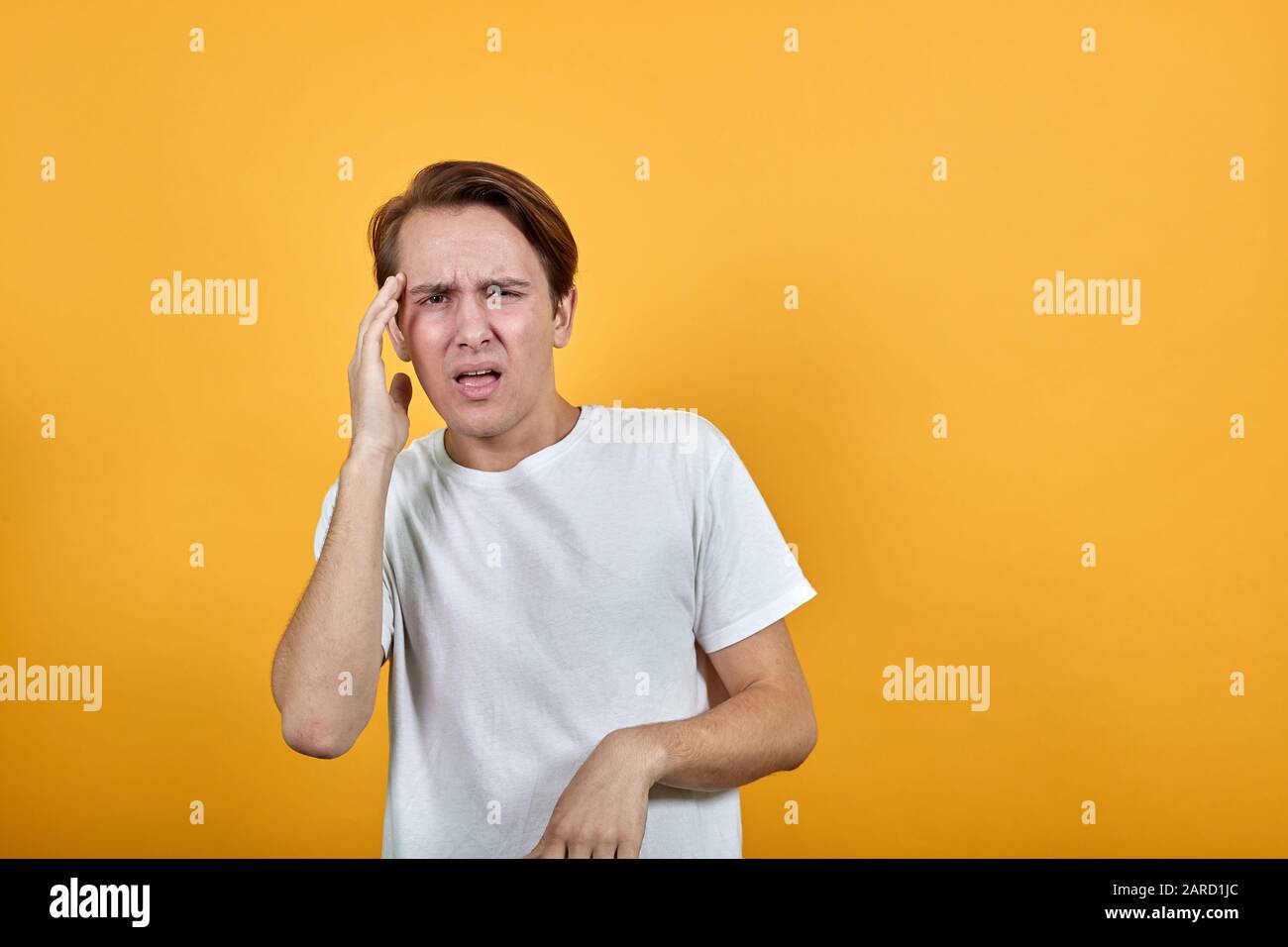 Wincing with pain hi-res stock photography and images - Alamy