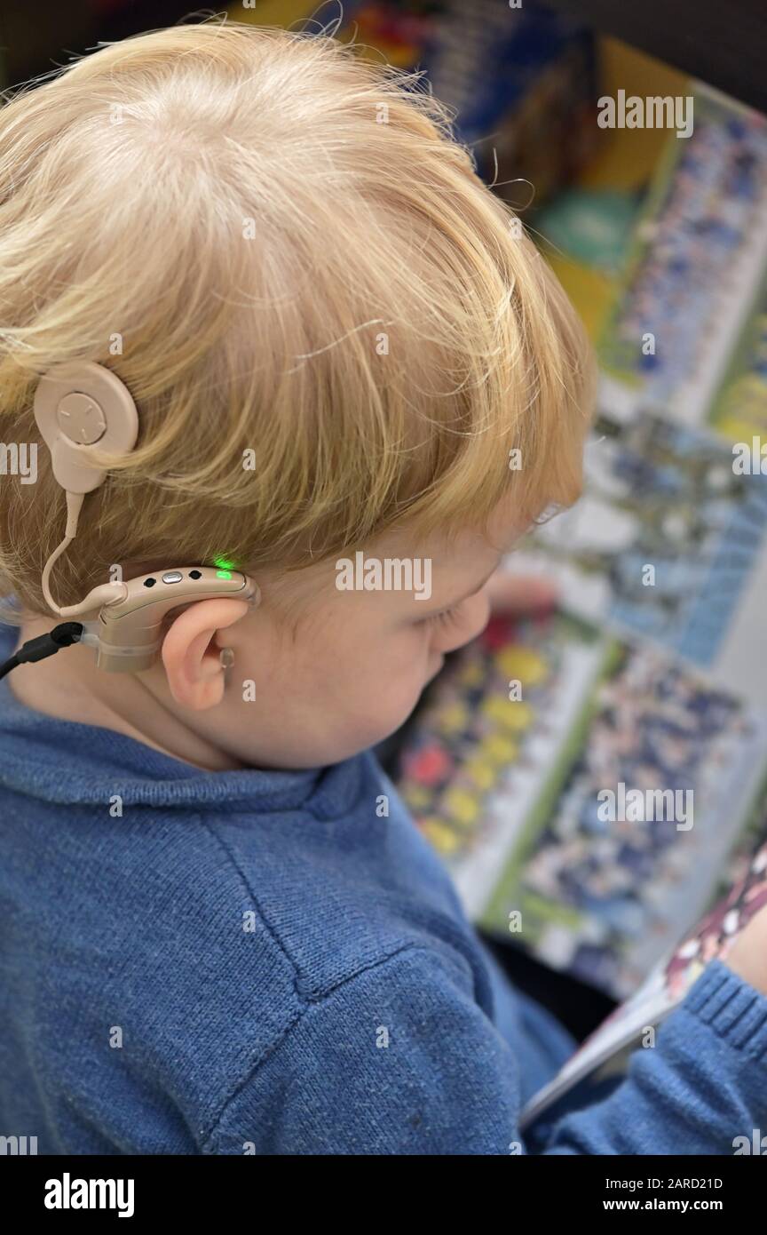 Hearing aids hi-res stock photography and images - Alamy