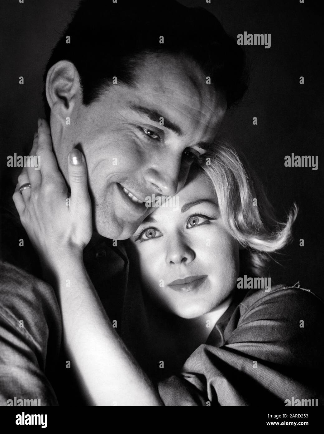 1960s ROMANTIC EVENING FIRELIGHT PORTRAIT COUPLE MAN WOMAN HUGGING ...