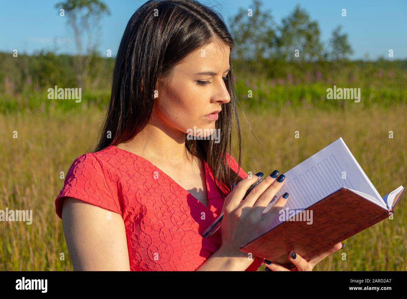Girl with a notebook hi-res stock photography and images - Alamy