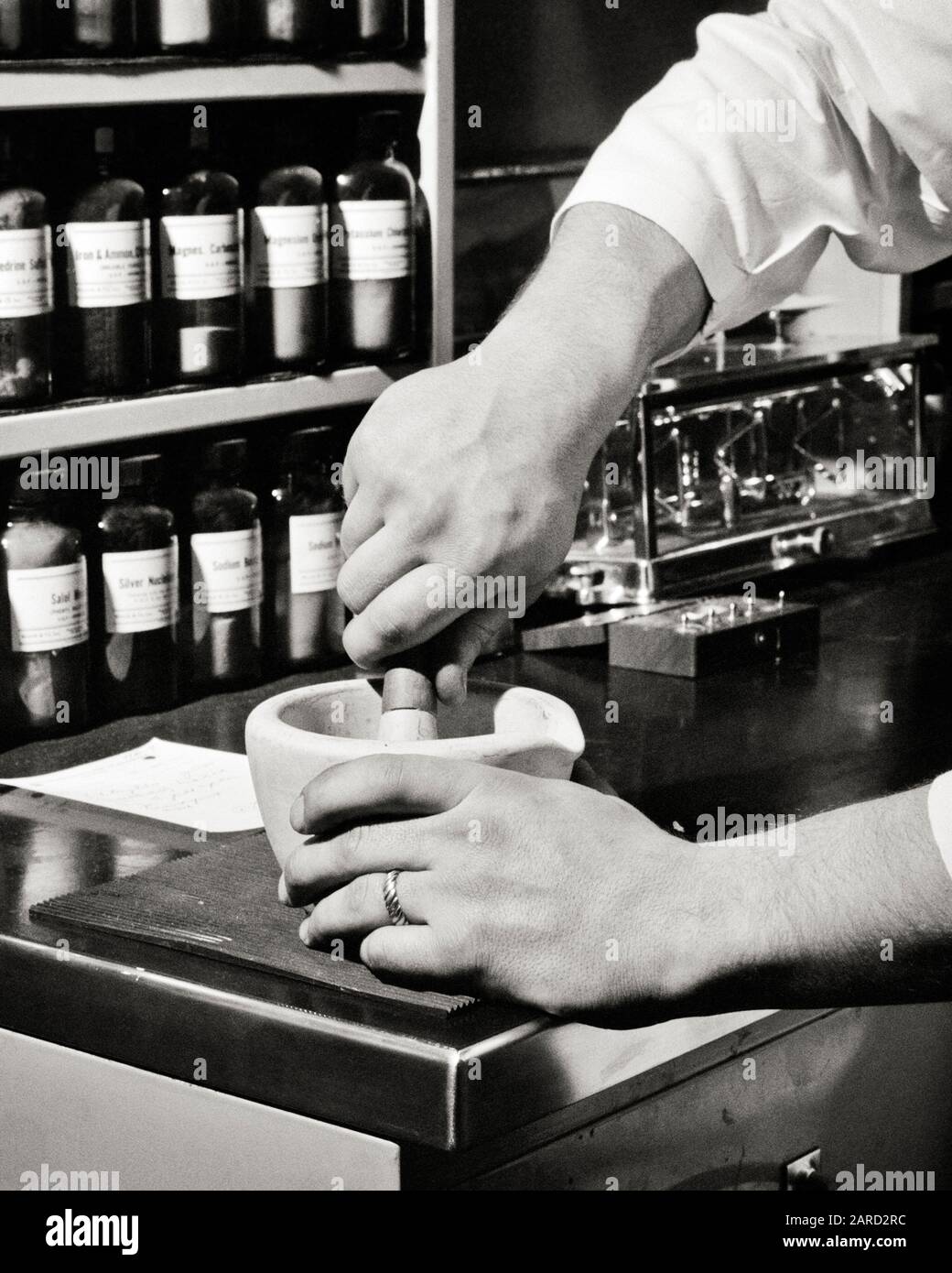 1950s laboratory hi-res stock photography and images - Alamy