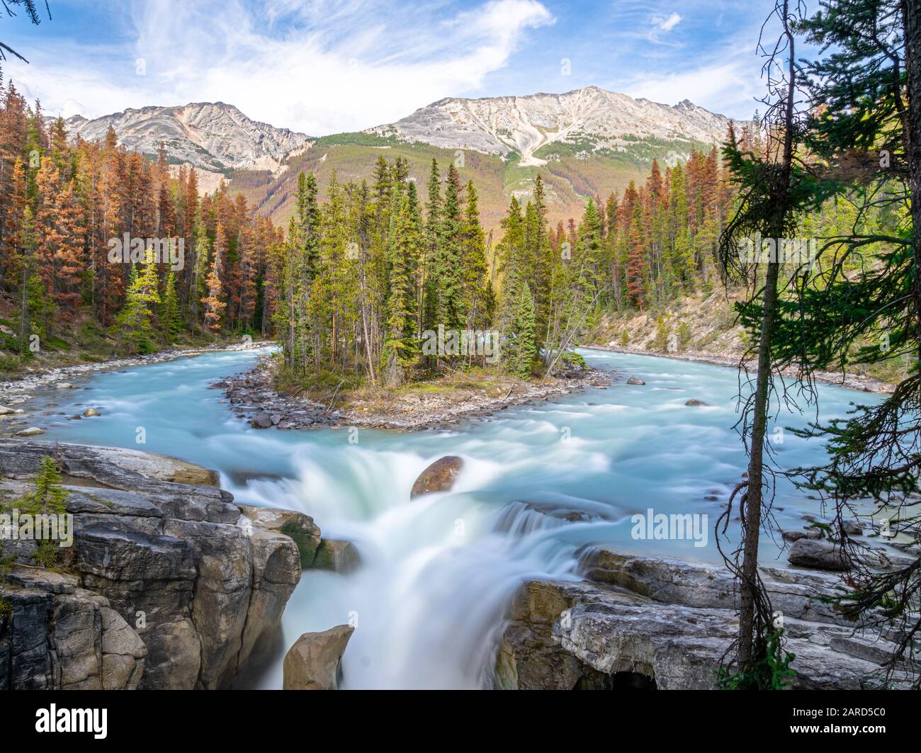 Sunwapta wasserfall hi-res stock photography and images - Alamy