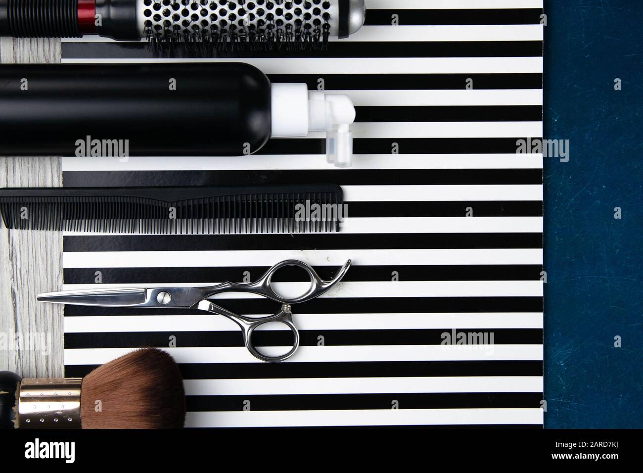 Haircut machines, nozzles of different sizes, combs and gels for ...