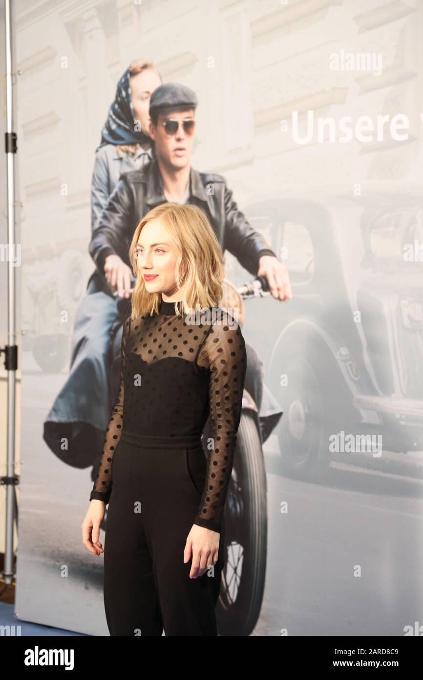 Elisa Schlott beim Fototermin zu „Unsere wunderbaren Jahre“ im East ...