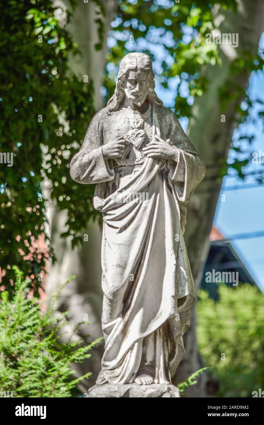 Statue of jesus praying hi-res stock photography and images - Alamy