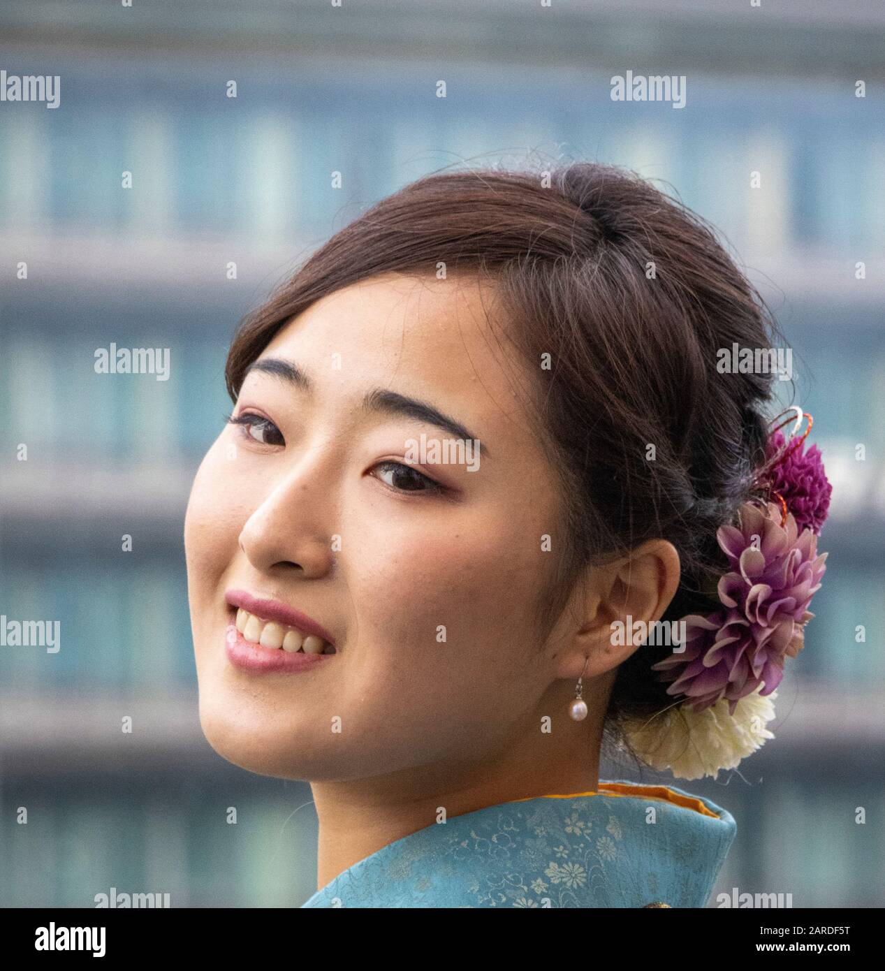 Beautiful japanese woman in kimono hi-res stock photography and images ...