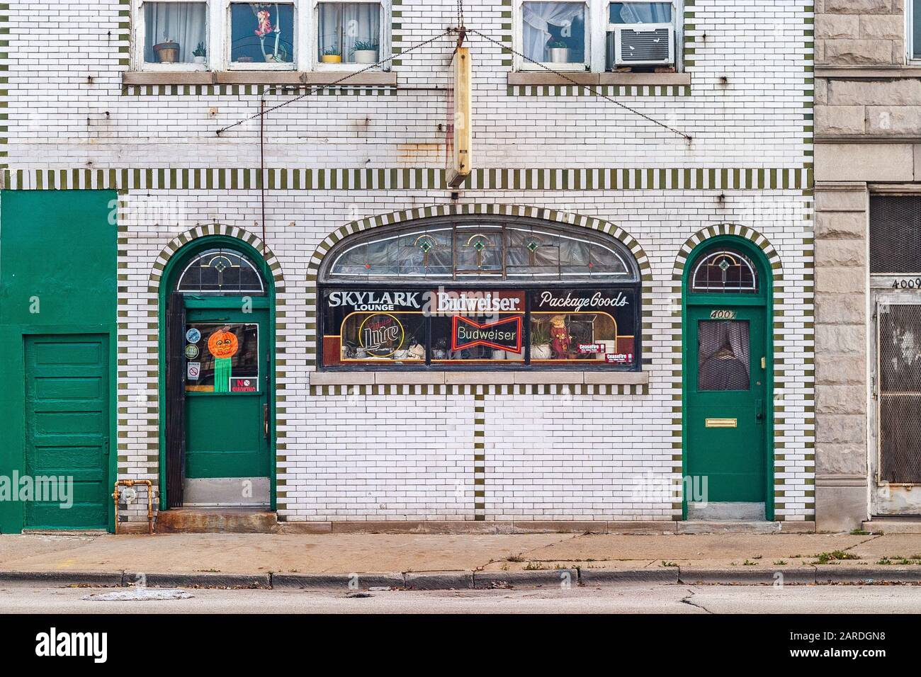 Exteriors storefront hi-res stock photography and images - Alamy