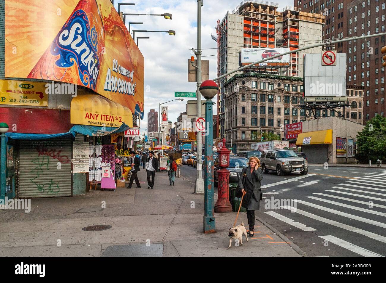 Street scene in New York City Stock Photo - Alamy