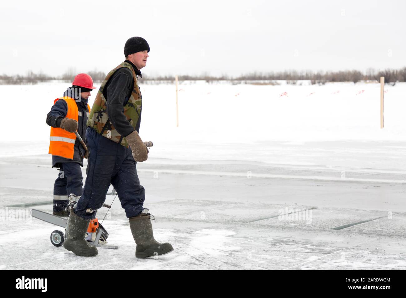 Worker walks on construction hi-res stock photography and images - Alamy