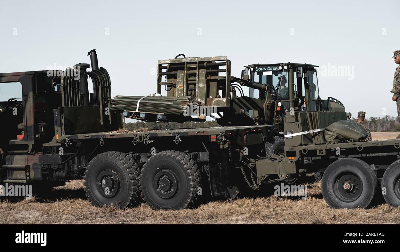 Marines with combat logistics regiment 27 hi-res stock photography and ...