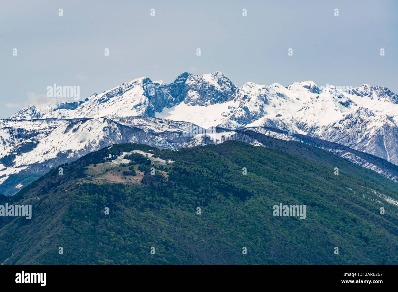 Chain of peaks hi-res stock photography and images - Alamy