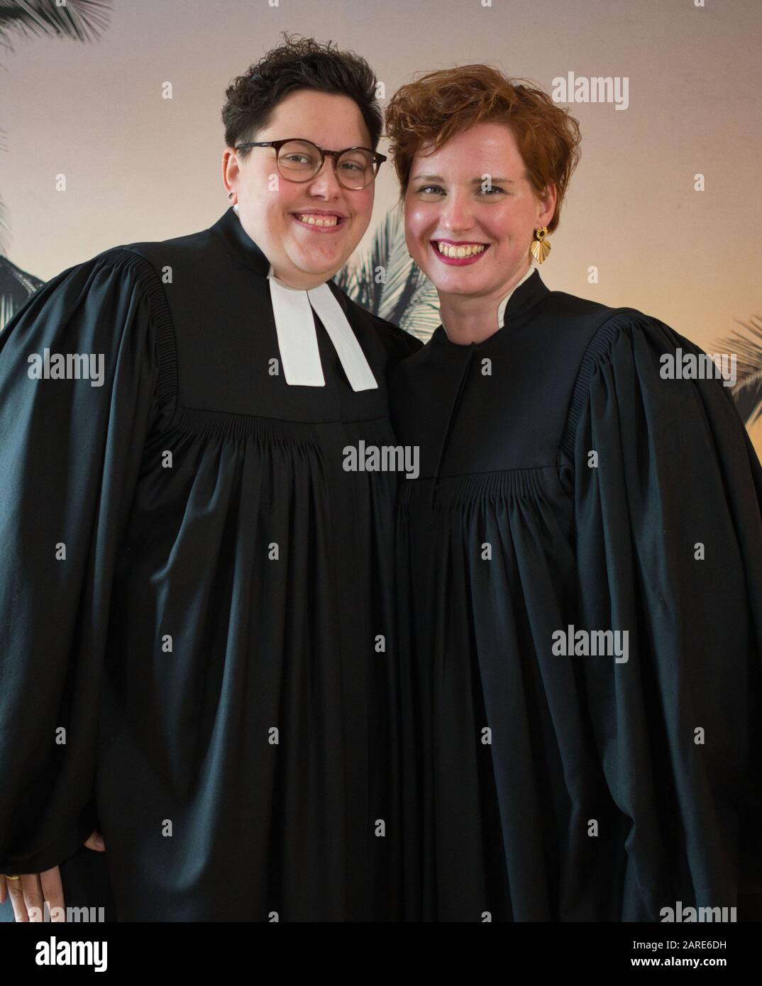 Eime, Germany. 27th Jan, 2020. The pastor couple Stefanie (l) and Ellen ...