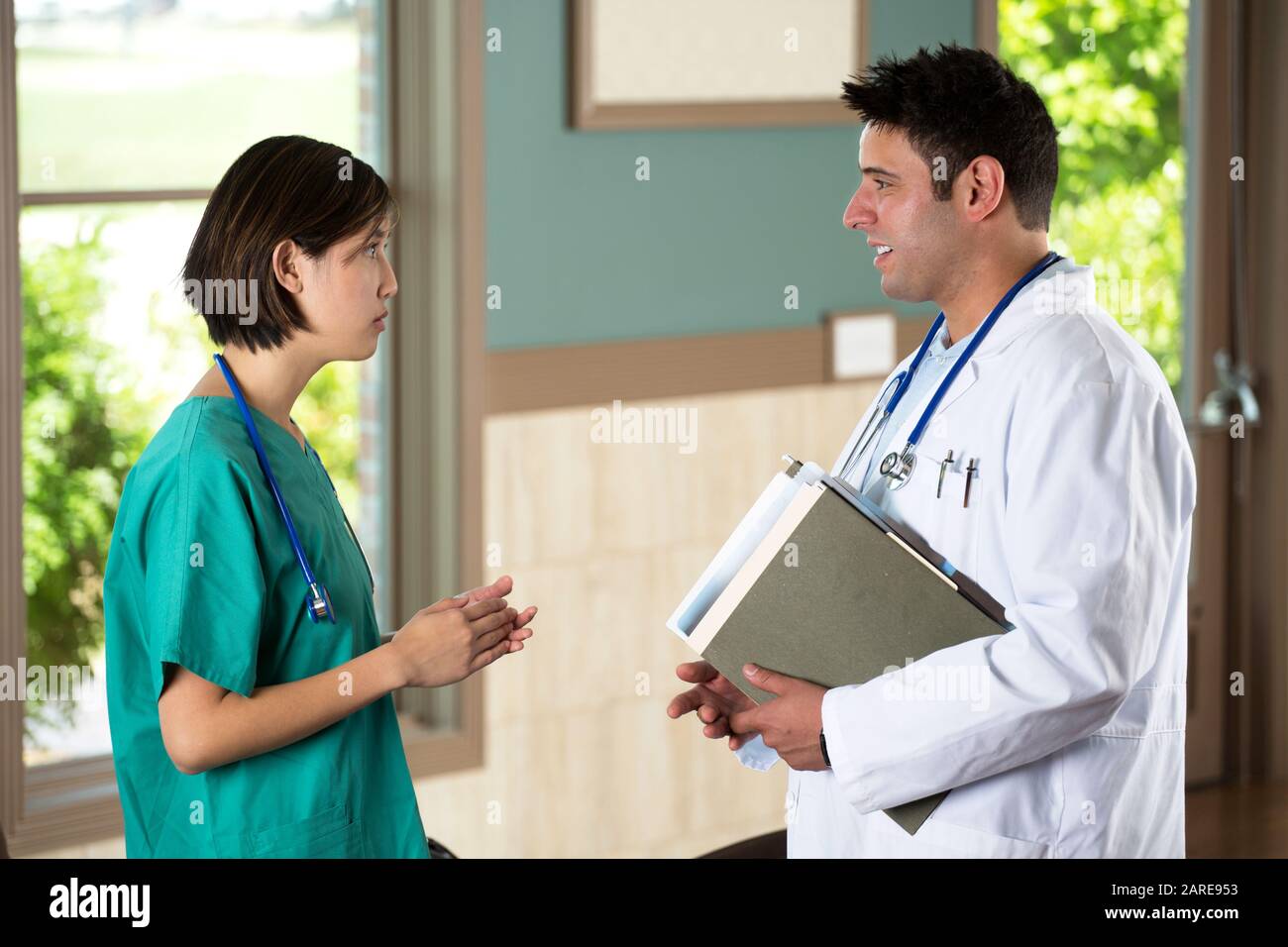 Doctor nurse chart worried hi-res stock photography and images - Alamy