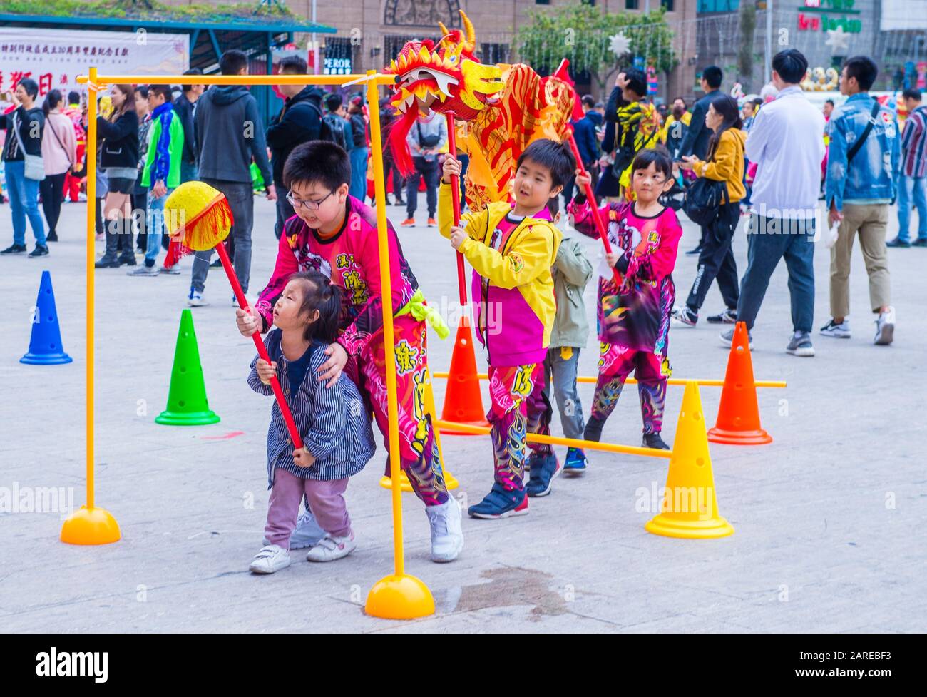 Chinese dragon dance children hi-res stock photography and images - Alamy