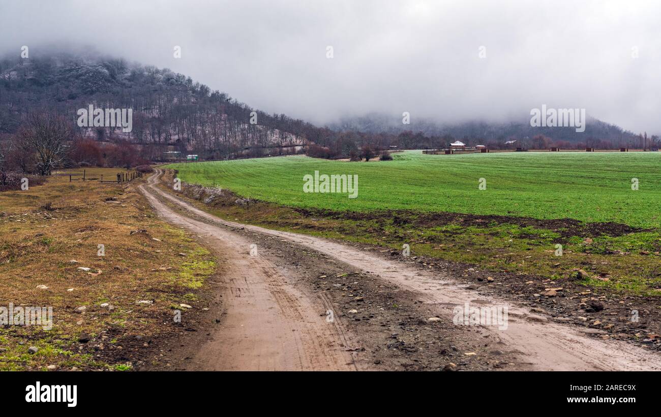 Dirt road along farmland field hi-res stock photography and images - Alamy