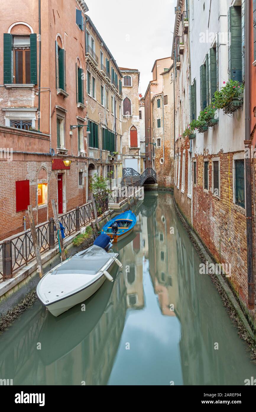 Architecture canal side house waterway hi-res stock photography and ...