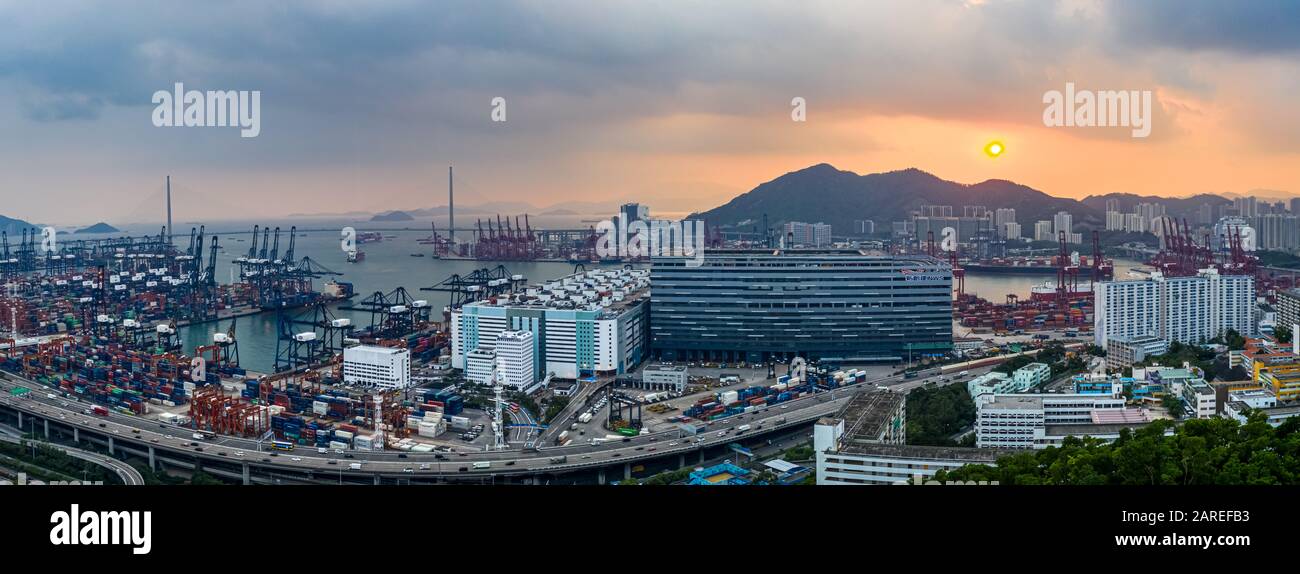 Kwai chung container port hi-res stock photography and images - Alamy