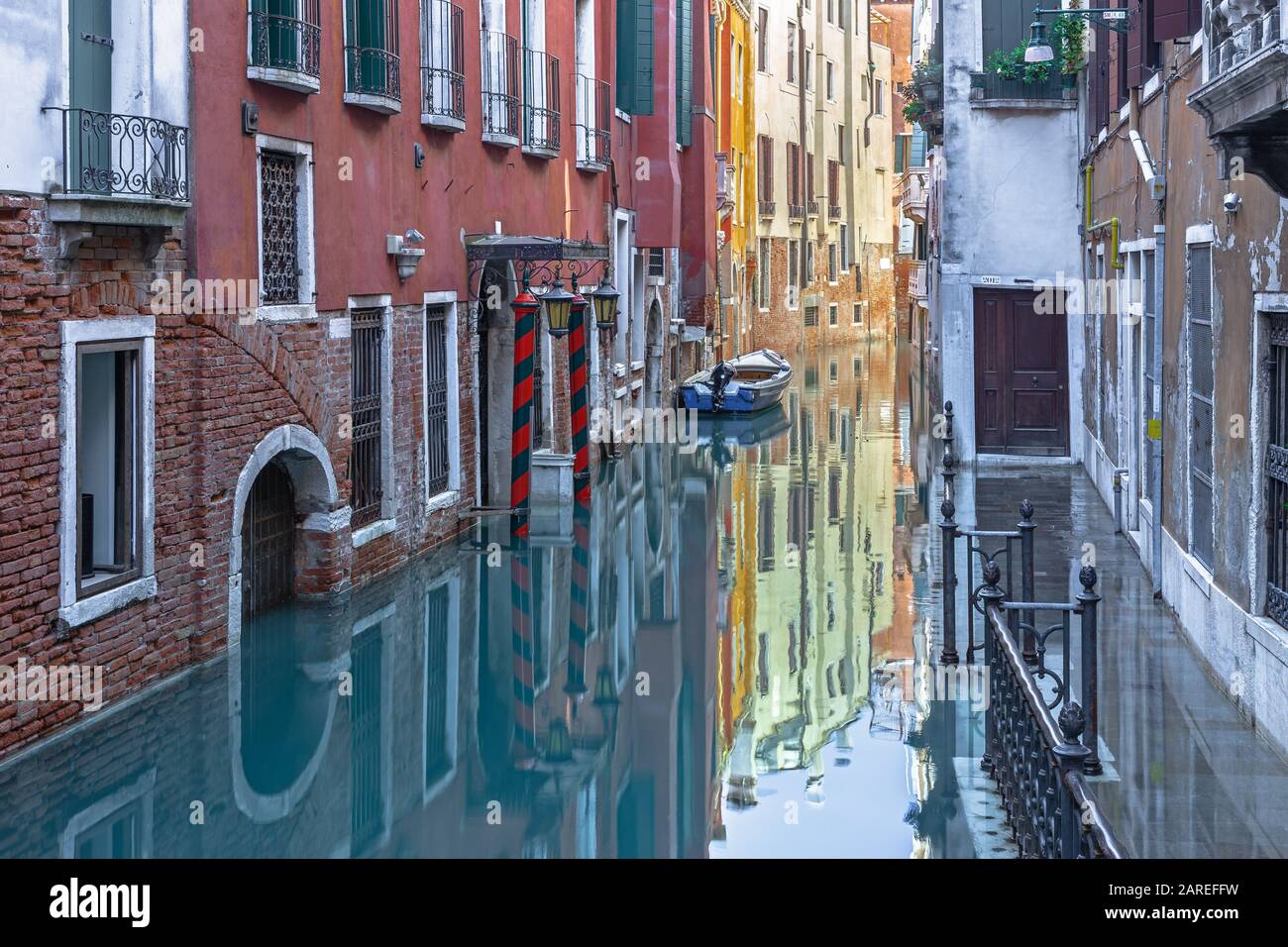 Architecture canal side house waterway hi-res stock photography and ...